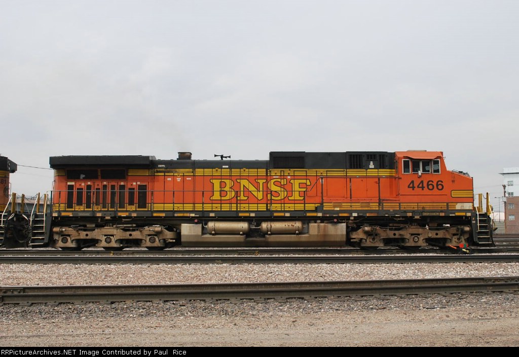 BNSF 4466